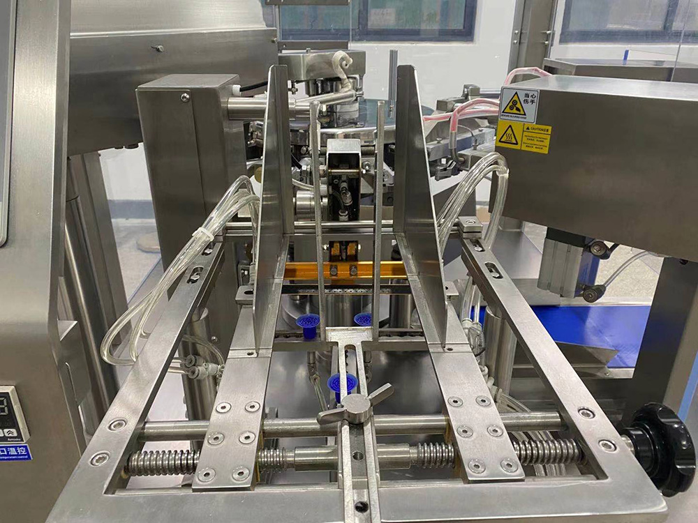 Puff Corn Soft Candy And Nuts Automatic Pre-made Pouch Doypack Packing ...